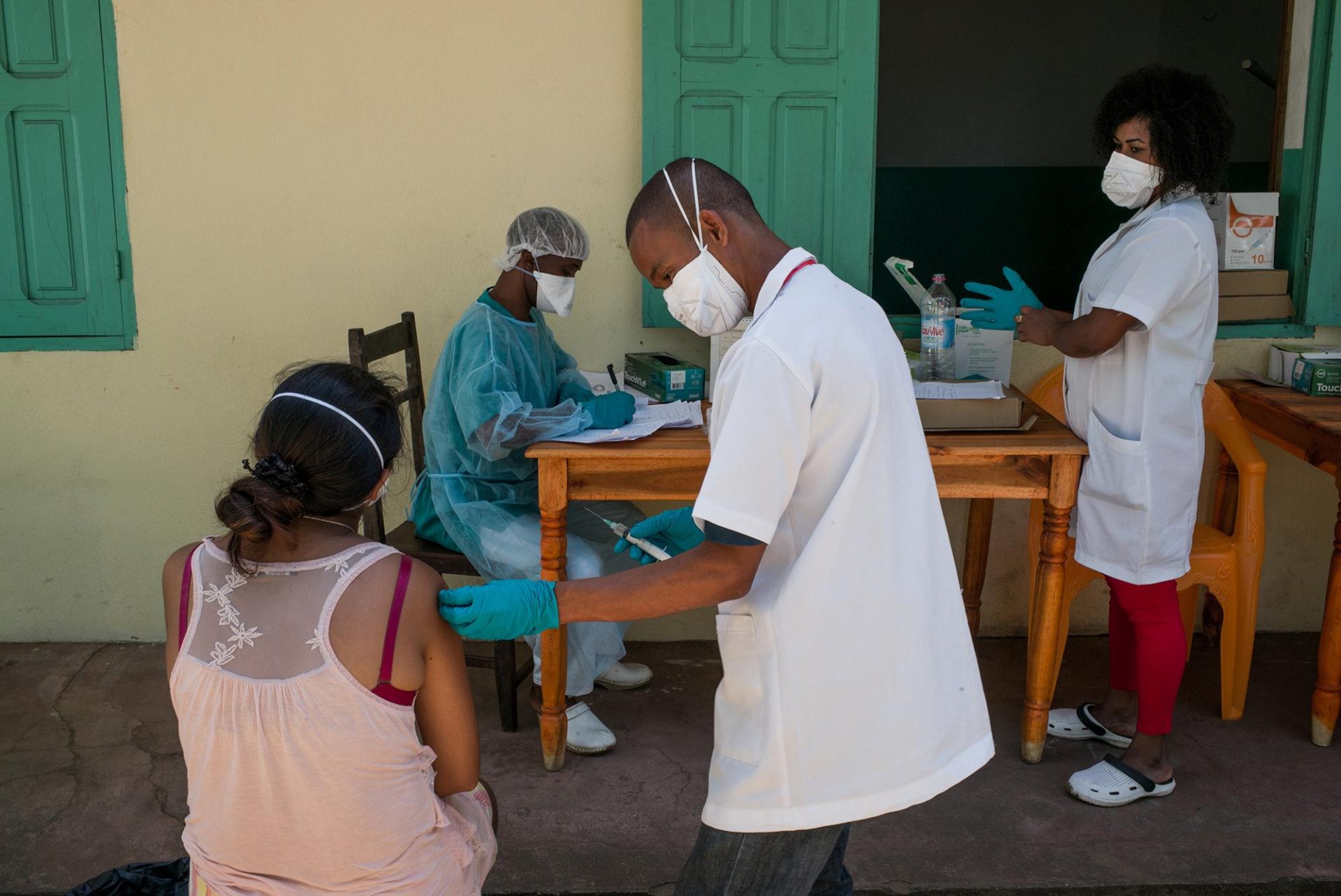 Madagascar: Working with communities to beat the plague | MSF Southern ...
